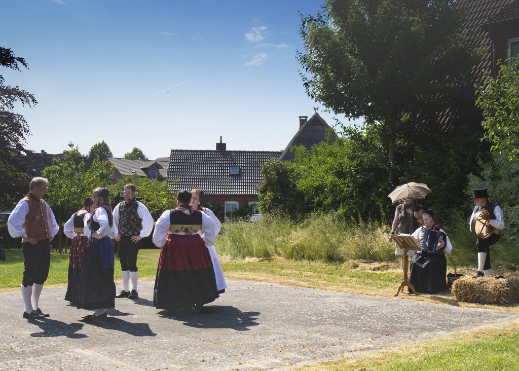 Probsteier Trachten: Kleidung als Zeichen von Wohlstand – Mein Meer ...